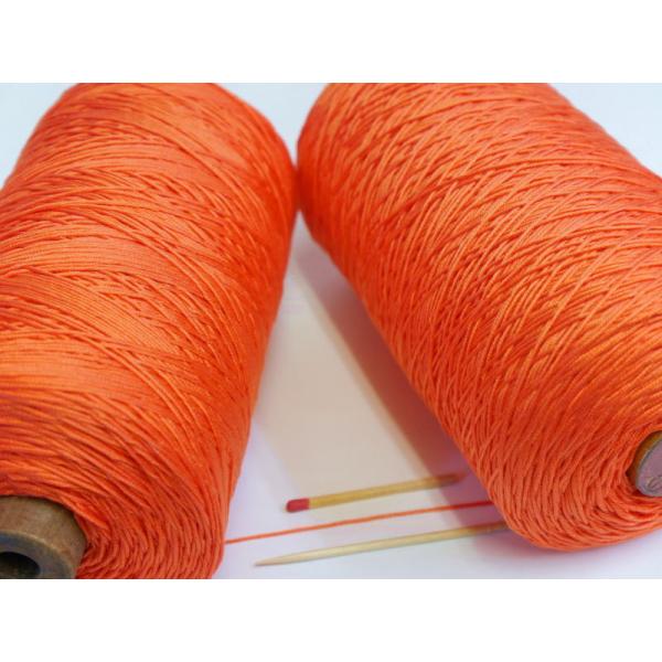 エジプト綿と並んで綿糸の中でも最上位に位置する高品質の綿糸であるスーピマ綿は超長綿というわたの繊維長が長い綿で、滑らかな手触りが特徴的な糸です。スーピマ綿自体にもほのかな艶がありますが、さらにシルケット加工を施し、文字通りシルクと見間違うほ...