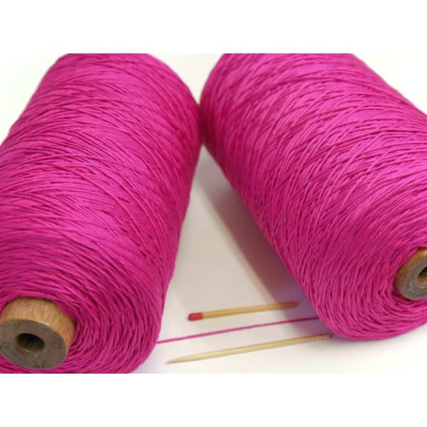 エジプト綿と並んで綿糸の中でも最上位に位置する高品質の綿糸であるスーピマ綿は超長綿というわたの繊維長が長い綿で、滑らかな手触りが特徴的な糸です。スーピマ綿自体にもほのかな艶がありますが、さらにシルケット加工を施し、文字通りシルクと見間違うほ...