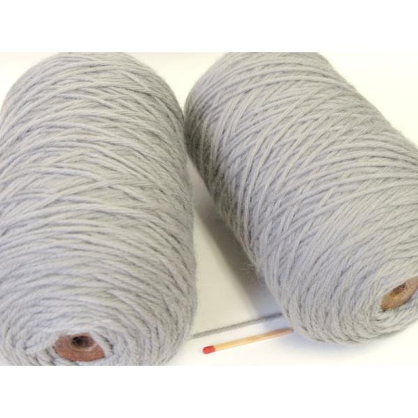 やわらかくて質の良いメリノウールを使用した扱いやすさバツグンのウール１００％の糸です。どんどん編めてじゃんじゃん織れる太めの糸ですので、作品の出来上がり状況も目に見えて進むかと思います。進ちょく状況が目に見えて実感できるとますますやる気が出...