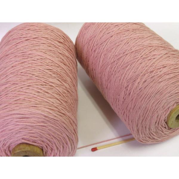 ビギナーさんからベテランさんまで、また手織りの方にも手編みの方にも扱いやすい太さの綿糸です。服地から身の回りの日用品、ちょっとした小物など用途を選ばない万能の糸ですので、手元にあると「あ、こんなのを作りたいな」と思った時にとても便利です。素...