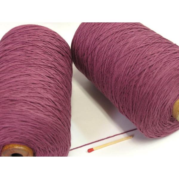 ビギナーさんからベテランさんまで、また手織りの方にも手編みの方にも扱いやすい太さの綿糸です。服地から身の回りの日用品、ちょっとした小物など用途を選ばない万能の糸ですので、手元にあると「あ、こんなのを作りたいな」と思った時にとても便利です。素...