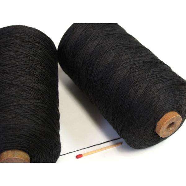 ラミー（苧麻）と並んで麻糸の代表格とも言えるリネン（亜麻）は毛羽が少なく清潔感たっぷりの麻糸です。リネンはしっかりしたコシがあり、しゃきっとしたさわやかな感触が印象的な清涼感のある糸です。吸湿性、発散性に優れ、涼しさを感じる麻の特徴を活かし...