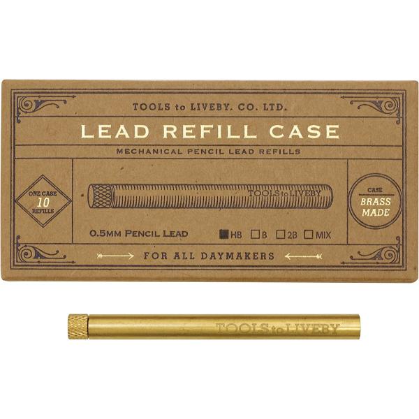 ありそうで無かった、シャープペンシルの替え芯を入れるためのケース。台湾の文具店「TOOLS。to。LEVEBY/ツールズ。トゥ。リブバイ」とカナダRainerブランドのコラボ品です。素材は真鍮製で、時間と共に黒くなり、鈍く光るブラス独特の表...