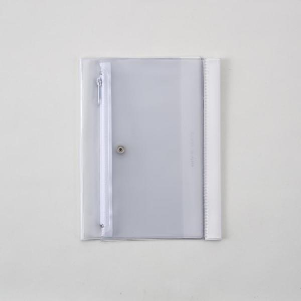 道具も書類もまとめるノートカバー。リサイクルPVC仕様にリニューアル 環境に配慮した商品です製品仕様サイズ　B6用：約190×150mm※閉じた時素材　　リサイクルPVC色違いのイメージ画像が掲載されている場合がございます。