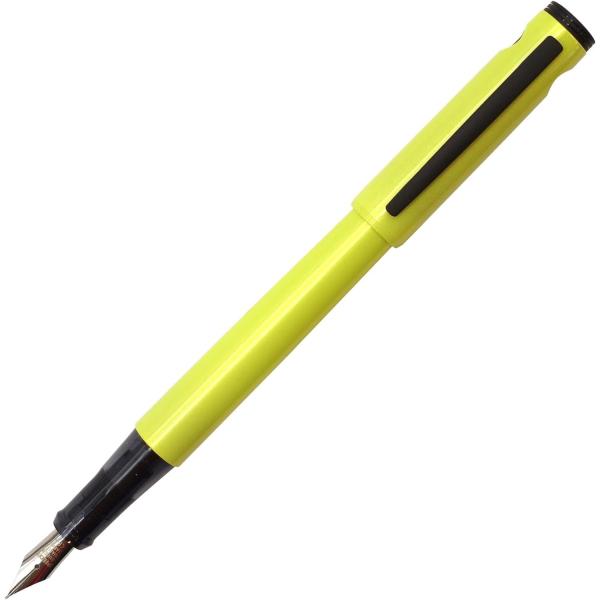 【ペン先】特殊合金【適合コンバーター（インク吸入器）】CON-40、CON-70N※カートリッジインキもご使用できます【サイズ】最大径φ13.5mm×全長142mm【軸・キャップ】樹脂・携帯性に優れた軽量ボディ・新仕様のインナーキャップによ...