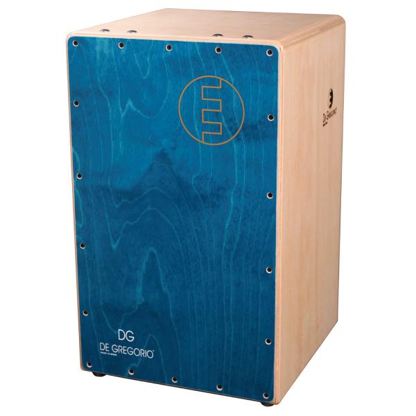 DE GREGORIO CAJON Chanela Blueカホン響き線はトップからでもボトムからでも着脱できる2wayリムーバブルシステムを４本採用したモデル。これにより音の反応が速くなり、キレのあるサウンドがお楽しみいただけます。低音は...
