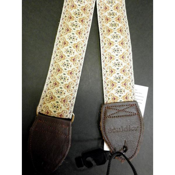 Souldier / Persian Brown GS217裏地にシートベルト生地を使用することで、丈夫で実用性も優れています。＊商品はネコポスにて発送させていただきますので到着日時の指定はできません。　予めご了承ください。