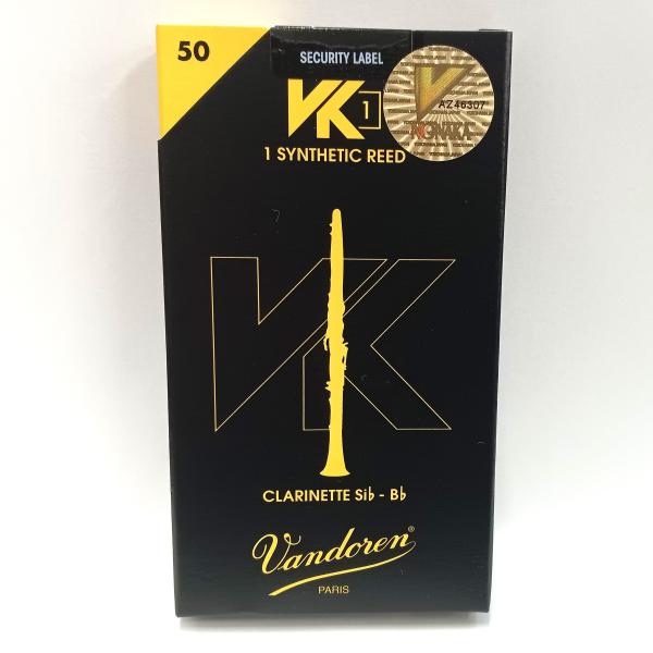 Vandoren / VK1 CLARINETTE -B♭　50バンドーレン社が7年にわたる研究を経て生み出した新素材のコンポジット繊維で作られており、ケーンの構造をただ模倣したものではなく、ケーンリードと同様の音響を得られるよう、ケーンの...