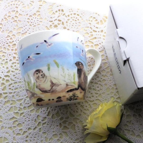 Φ約9.6×H8.8ｃｍ約415ｍｌボーンチャイナドイツ製電子レンジ：可　食洗機：可ドイツの磁器メーカー、コーニッツのマグカップです。ビクトリア・ロウデザインの「夏のアザラシ」で、カップ内側や持ち手部分にも柄が入っています。大きめで飲み物も...