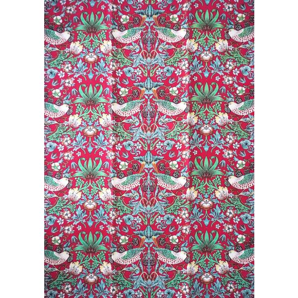 約70×約50ｃｍコットン100％中国製（イギリスデザイン）モリスの赤のいちご泥棒柄のティータオルです。こちらはイギリスデザインの中国製の商品になります。ティータオルは簡単なラッピングをして発送いたします。イギリスでは食器を拭く布巾やテーブ...