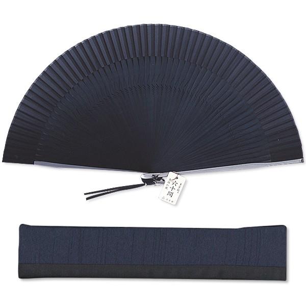 【※※※名入れ不可※※※】本格派60間の布扇子//扇面は紺色となります。ビジネスでもお使いいただける、紺と黒のツートーンカラー、無地のお扇子です。親骨はフォギー感のあるアルミ骨で、手にした際にひんやりと冷たい感触を齎します。是非夏の必須アイ...