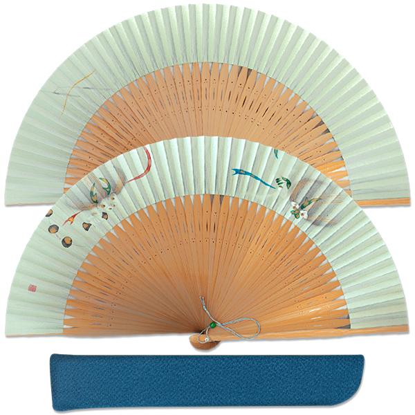 本格派手書きの一品伝統の技術に支えられた京扇子を身近にお使いください。また贈り物にされてもお喜び頂ける京扇子・男性用紙扇子の逸品です。パールがかった扇面にユニークにデフォルメされた風神と雷神が戯れるように向かい合っています。俵屋宗達の風神雷...