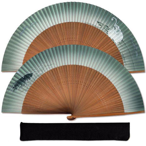 純国産本物京扇子です。大人気・江戸中期の画家、伊藤若冲が手掛けた「象と鯨図屏風」から着想を得てお扇子を仕立てました。象と鯨、いずれも雄大なモチーフで泰然自若としながらも、どこか優しげで親しみあふれる絵姿が印象的です。かくあらねばと思わせてく...