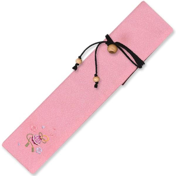 舞に欠かせないお扇子。そんなお扇子を長らくご愛用いただくため、京都より伝統的なお柄の扇子袋をお届けいたします。こちらの商品は、舞扇子が"2本"収納できる舞扇子袋です。【商品説明】素材 化繊チリメン_刺繍有りサイズ 幅約7cm(開けた場合約1...