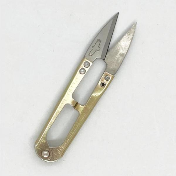 ＼＼ 在庫がある場合は０〜１営業日で出荷します／／＼＼お急ぎの方は日付指定をしない方が早く届きます！／／【商品名】バネ式　小ハサミ　108ミリバネ式の小ハサミ　108ｍｍです。写真のように、柄を開くことができますので、刃先を簡単に砥ぐことが...