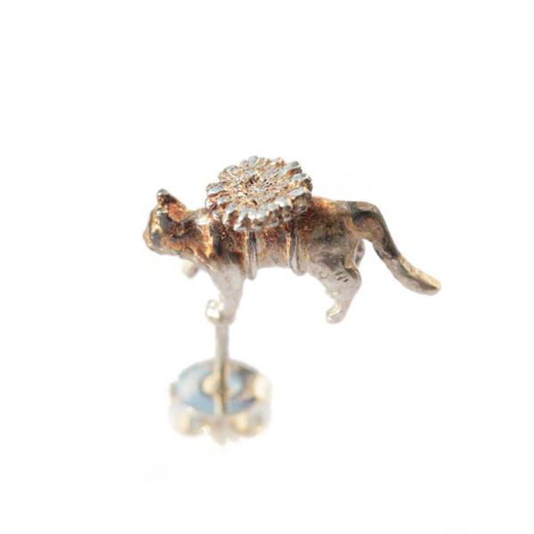 HOASHI YUSUKE ホアシユウスケ 【 ガーベラを運ぶ猫 ピアス ( アンティーク ) 】[ 正規品 ] イヤリング 耳飾り ネコ キャット 動物 アニマル 花 フラワー スターリングシルバー 銀 925 ギフト プレゼント レディ...