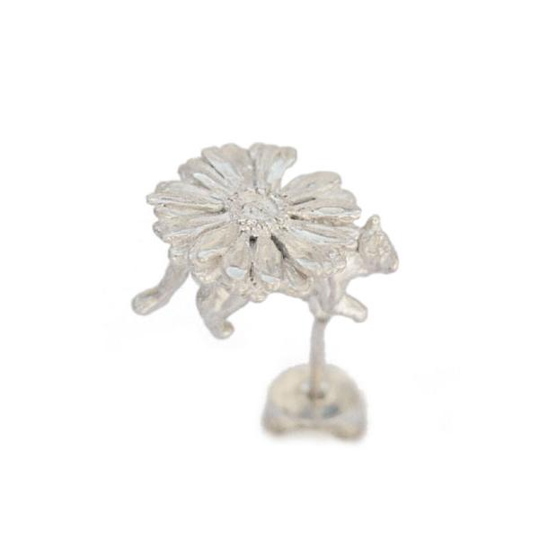 HOASHI YUSUKE ホアシユウスケ 【 ガーベラを運ぶ猫 ピアス L ( シルバー ) 】[ 正規品 ] イヤリング 耳飾り ネコ キャット 動物 アニマル 花 フラワー スターリングシルバー 銀 925 ギフト プレゼント レディ...