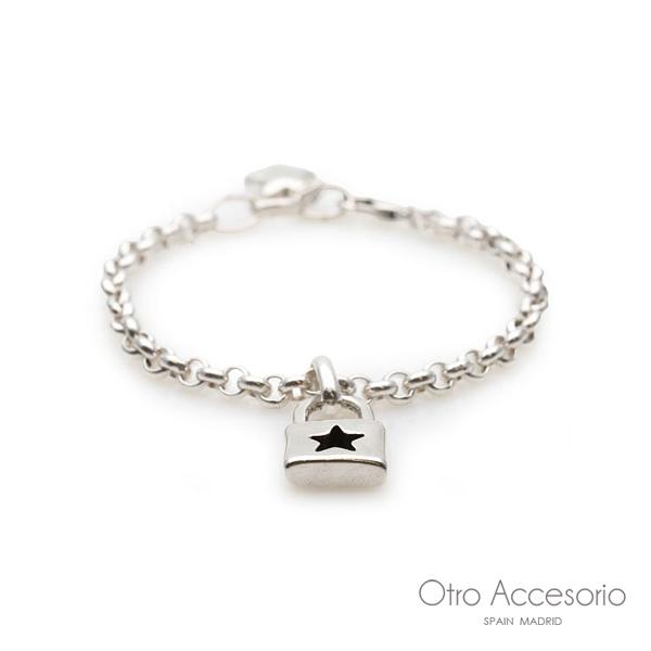 Otro Accesorio オトロ アクセソリオ 【 Star Lock Charm Bracelet / スター ロック チャーム ブレスレット 】[ 正規品 ] シルバーカラー 鍵 カギ 星 シンプル プレゼント ギフト レディース ...