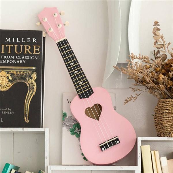 [ セット内容 ]ウクレレ「記載のないアクセサリー、小物等は付属しません」[ カラー ]ブルー/ピンク[ 素材 ]プラスチックなど[ サイズ ](cm)長さ：約53cm※表記寸法と実寸値の多少の誤差はご容赦ください.※ご注意：詳しいサイズや...