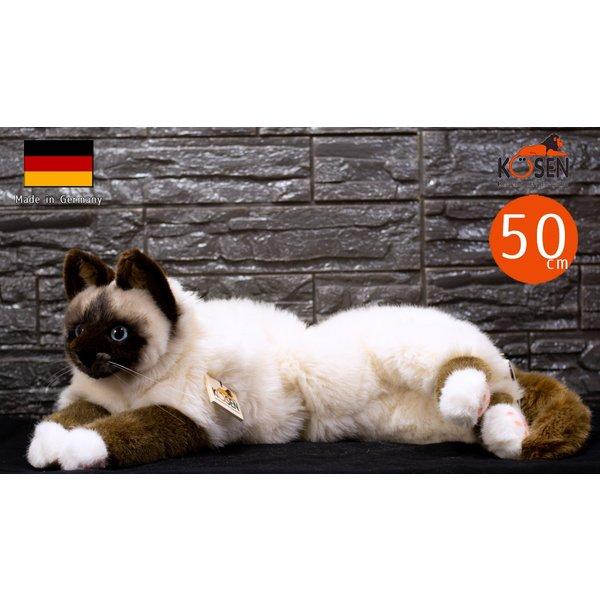 ケーセン製「バーマンキャット ‘Sina’（品番4390）」は、50?cmサイズの寝そべり猫ぬいぐるみです。柔らかなグレーと白の毛並みが品良く映え、澄んだ瞳は見る人を優しい気持ちにさせてくれます。綿わたと粒状のペレット入りでしっかり安定、3...