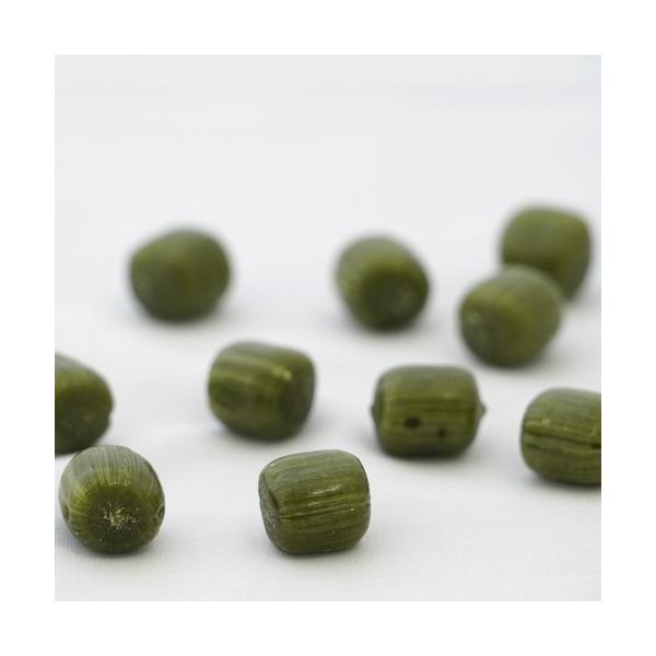 太陽の光を受けて成長した「煎茶」ならではの香味とカテキンの渋みを感じていただけます。京の味を一粒一粒丁寧に上質の砂糖と水飴のみで炊き上げた懐かしい味の飴。独自の製法で甘さを程よく抑えてありますので、いくつでも飽きずにお召し上がりいただけます...