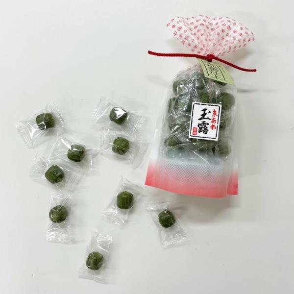宇治の飴屋の珍しい茶飴茶処 宇治の飴屋がつくる「玉露飴」。お茶の中でも高級な玉露をふんだんに練り込みました。※飴は一粒一粒個包装しています【原材料名】砂糖、水飴、玉露【内容量】約16粒入り/65g ※個別包装あり【賞味期限】365日【保存方...