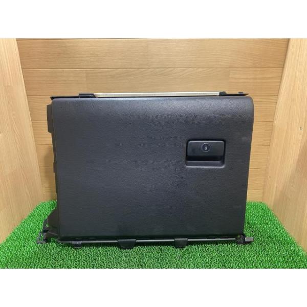 **** 商品説明を必ずご確認ください ****部品管理番号：202507100670210メーカー純正品番：55550-30510-C0部品名：グローブBOX部品区分：リサイクル品車名：クラウン車両タイプ名：4ドアセダン通称型式：AZSH...