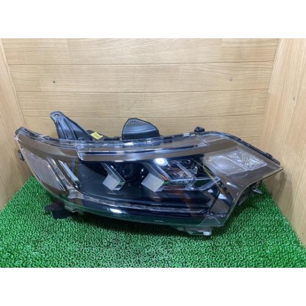 **** 商品説明を必ずご確認ください ****部品管理番号：202509290110800メーカー純正品番：8301D330部品名：右ヘッドランプASSY部品区分：リサイクル品車名：アウトランダー車両タイプ名：5DJワゴン通称型式：GG3...