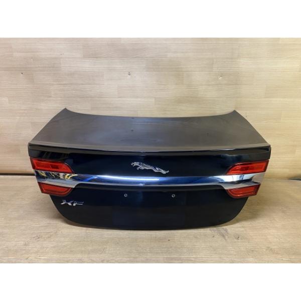 **** 商品説明を必ずご確認ください ****部品管理番号：202510090215300部品名：トランクリッド部品区分：リサイクル品車名：ジャガー XF車両タイプ名：4ドアセダン通称型式：SAJK認定型式：CBA-J05FA年式：201...