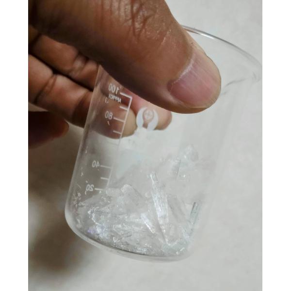 メントールの結晶です。ハッカとも呼ばれています。メンソール 薄荷 ハッカ menthol ハッカ脳 L-メントールハッカ油の作成原材料にも※お届け時に結晶が溶けている場合があります。冷蔵庫に入れて一度冷やすと、結晶に戻ります。融点：42-4...