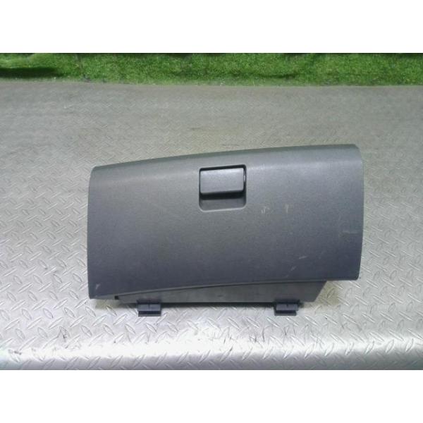 **** 商品説明を必ずご確認ください ****部品管理番号：202403008070210部品名：グローブBOX部品区分：リサイクル品管理品番：240403車名：ワゴンＲ車両タイプ名：5ドアハッチバック通称型式：MH21SWFBD-UD4...