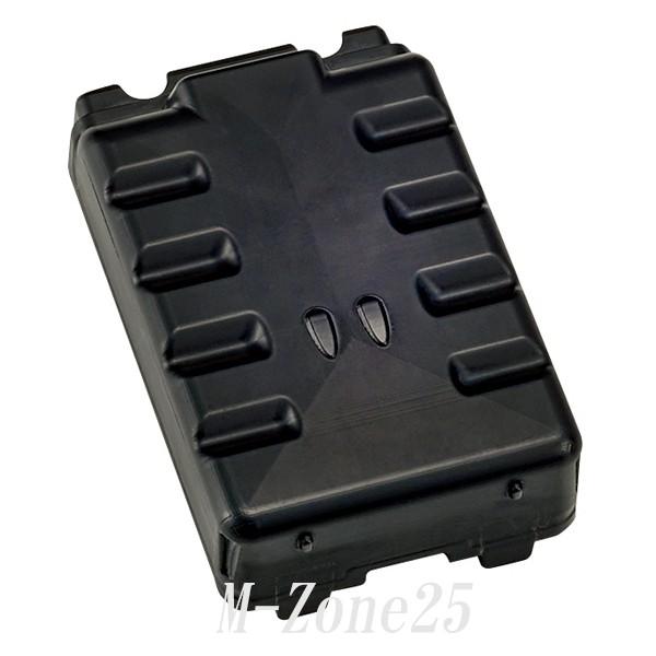 デジタルトランシーバー　DJ-DPS70用の乾電池ケースで、濡れた手で触っても大丈夫な生活防水仕様。別売の単三乾電池5本で使用します。出力の目安は最大3W程度。使用時間の目安はBS（バッテリーセーブ）オンで約6時間、BSオフで約4時間です。