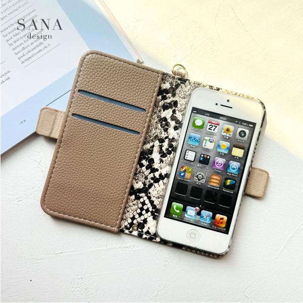 ★外側はシンプル、内側に型押しパイソン柄★タッセルとハンドストラップのセットでお買い得ケース内側には大人可愛いパイソン柄(型押しパイソン柄)がちらりと見えるおしゃれなデザインになっています。【カラー】ブラウン※注意事項画像をかならずお読みく...