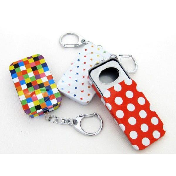 持ち歩き自由の軽量でコンパクトな耐久性のあるブリキ灰皿。ゴルフ・スキー・キャンプ・釣りなどのアウトドアに。３つのパーツに分かれるのでお掃除簡単。いつも清潔に管理できます。■サイズ　71ｘ42ｘ13ｍｍ★クリックポストＯＫ★（ポストまでのお届...