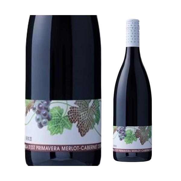 自社畑や栽培農家が丹精込めて育てたメルローを主体として、カベルネをブレンドした赤ワイン。ベリー系、スパイス、ハーブの香りが心地よく、滑らかな口当たりでバランスのよい、食事に合わせやすいタイプの赤ワインです。樽熟成。英字表記:VILLA D’...