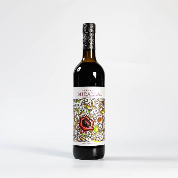 ビロードのような甘く豊かな口当たり。オロロソをベースにして造られるため、濃いマホガニー色。木樽やレーズンを思わせる深みのある香り。ビロードのような口当たりで、甘くフルボディ。食後におすすめ。【※実店舗と在庫を共有しているため、オンラインショ...