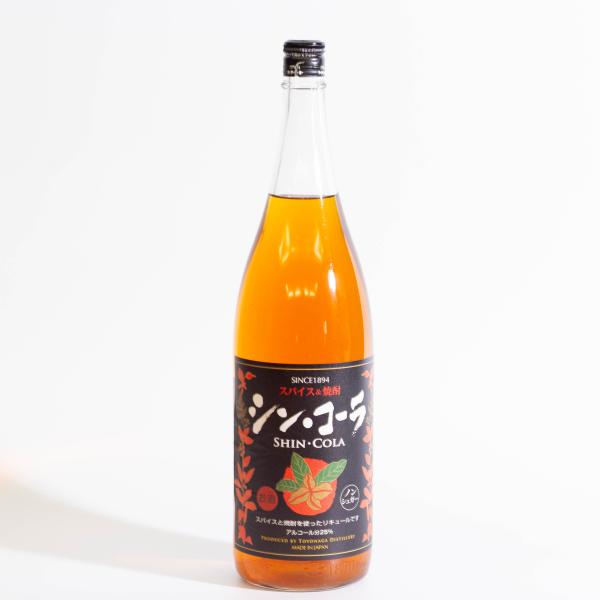 熊本県・豊永酒造が造るクラフトリキュール。本格焼酎をベースに、コーラナッツやスパイスなどを使用して造られています。コーラを思わせる香りとスパイスの風味が広がる個性的な味わい。炭酸割りにすると爽やかな飲み口が楽しめます。クラフト感あふれる新し...