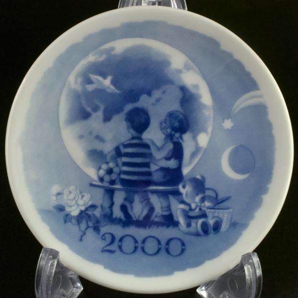 メーカー：デンマーク ロイヤルコペンハーゲン（Royal Copenhagen）原産国：デンマーク素材：磁器アイテム番号： 1903100デザイナー：Sven Vestergaard直径：83mm（約）重量：67g（約）外箱：あり。汚れ・シ...