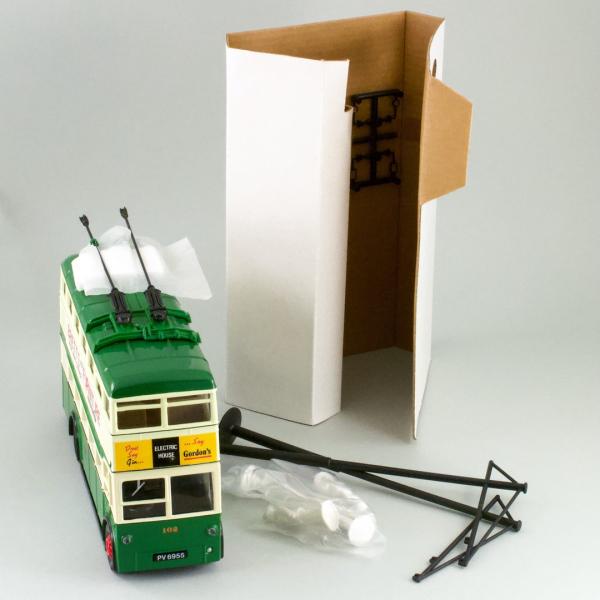 メーカー：イギリス コーギー（Corgi）原産国：中国素材：金属/樹脂スケール：1/50サイズ：長さ170mm x 幅45mm x 高さ95mm（トローリー含む）（約）重さ：495g（約）外箱：あり商品状態：中古品（古物）です。全生産5,5...