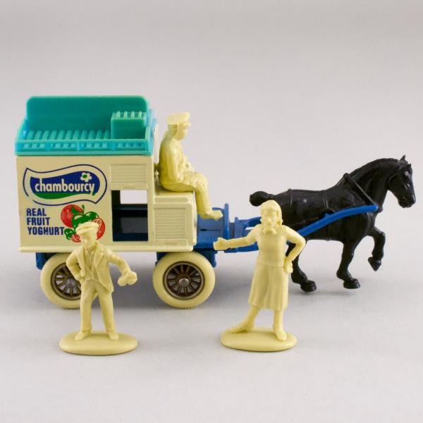 メーカー：イギリス レド（LLEDO）原産国：イギリス素材：金属/樹脂スケール：不明サイズ：長さ95mm x 幅30mm x 高さ50mm（約）（馬含む）重さ：52g（約）外箱：あり。汚れ・ペン書き・破れ・シール貼付・折れ・傷あります。クリ...