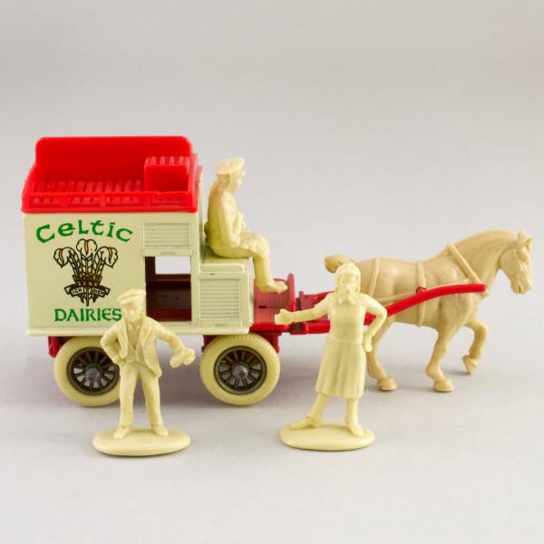 メーカー：イギリス レド（LLEDO）原産国：イギリス素材：金属/樹脂スケール：不明サイズ：長さ95mm x 幅30mm x 高さ50mm（約）（馬含む）重さ：52g（約）外箱：あり。汚れ・ペン書き・シール貼付・折れ・傷あります。クリアフィ...