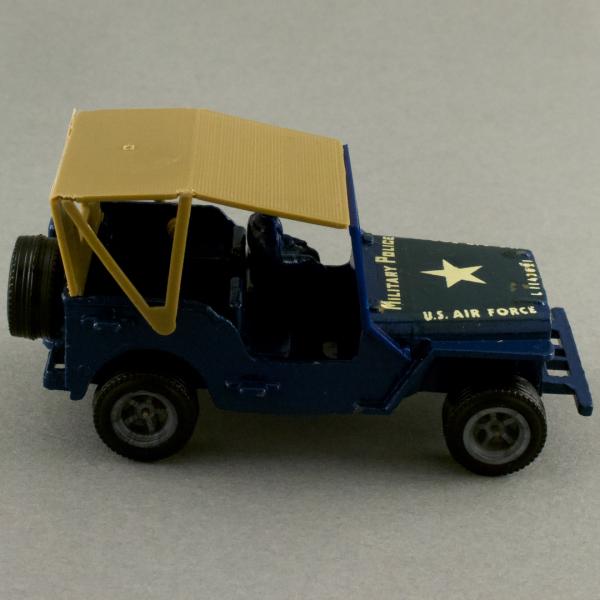 メーカー：フランス METAL champion原産国：フランス素材：金属/樹脂スケール：不明サイズ：長さ85mm x 幅35mm x 高さ42mm（約）重さ：73g（約）外箱：あり。汚れ・破れ・すれ傷があります。商品状態：中古品（古物）で...