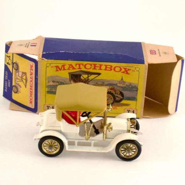 メーカー：イギリス レズニー（Lesney Products）原産国：イギリス素材：金属/樹脂スケール：1/38外箱：あり。しわ・汚れ・破れがあります。商品状態：中古品（古物）です。色ハゲ・汚れ・腐食があります。座席は乗せてあるだけで簡単に...