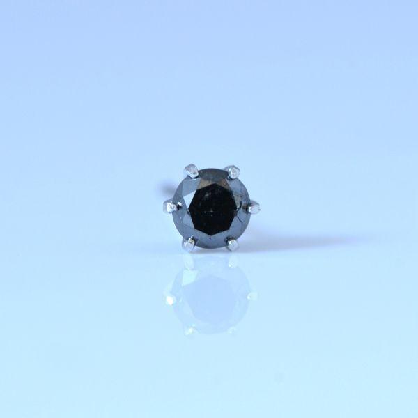 誕生日 プレゼント 贈り物 y130119ブラック　ダイヤピアスの片耳用です。  1本単位の販売となりますので、方耳用の方には便利です。商品説明 □材質 ■Pt[プラチナ] □石 ブラックダイヤモンド　約0.1カラット□サイズ ■　ポストの...