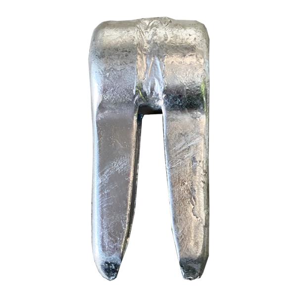 意外とあったら便利のスペーサー100！クランプ止めの手間を省いて作業効率UP！どのくさびメーカーも取り扱いがない、Jマートオリジナル商品です！！寸法：芯々100mm単重：0.5kg数量：10個入り※仮設工業会の認定外の商品です※