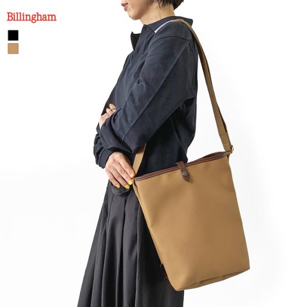 フラップが無くスナップボタンで開閉でき、収納物が取り出しやすい仕様のショルダーバッグ。マチがあるので、ペットボトルや水筒など厚みがあるものも収納可能。 撥水コーティングを施した、ハリのあるポリエステルコットンを表地に採用しており、裏地との間...