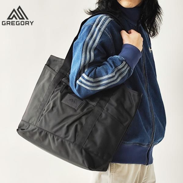 ロゴがBLACKに進化して登場！バリスティックナイロンが使用されており、丈夫でありながら軽量なのも魅力。正面、背面に多彩なポケットが充実しているので、小物類もバラつくことなくスッキリ収まります。通勤・通学、ショッピングにもオールマイティーに...