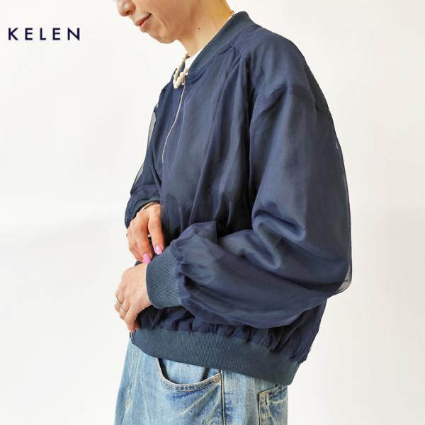 MA-1をベースに全体的にチュールを重ねたシアーブルゾン。適度なギャザーが入りで丸みのある立体感が生まれます。チュールのシアー感が軽やかでスタイリングに抜け感をプラス。 ネイビーとダークグリーンの配色でリバーシブルで楽しめます。フェミニンに...