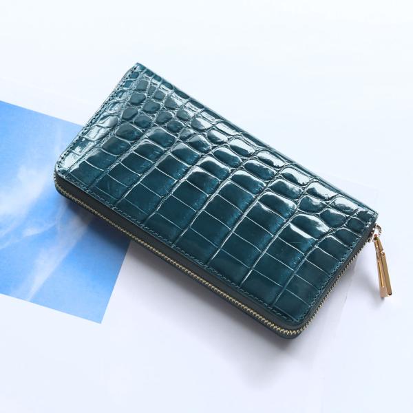 重量：約200g≪単位cm≫【サイズ】 横幅/縦幅/厚み 19/10.5/2.5【素材】表地：クロコダイル内装：牛革(本革)、一部生地または合皮※入荷時期により内装の一部が生地のものと合皮のものがございます。ご了承の上お買い求めください。【...