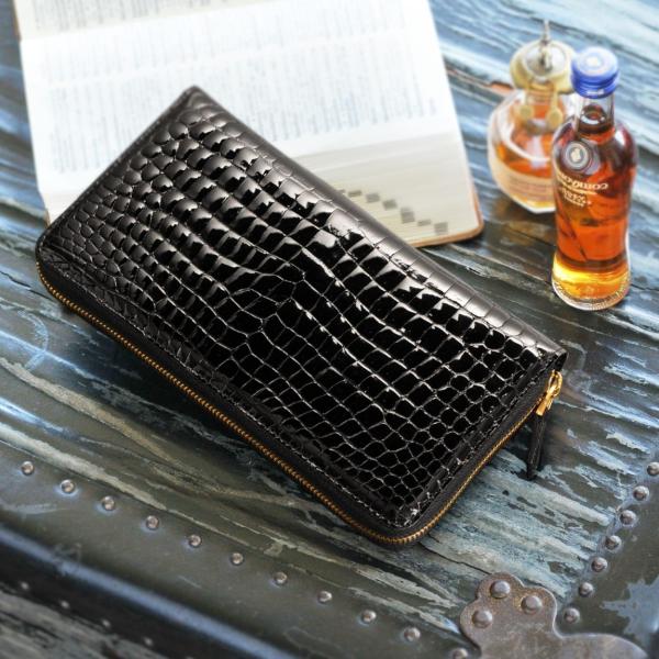 重量：約220g≪単位cm≫【サイズ】 横幅21/縦幅11/厚み3【素材】表側：スモールクロコダイル(イリエワニ)内装：スモールクロコダイル、パイソン、羊革、生地、合皮(内側側面と紙幣入れ内部に羊革、ワイドポケット内部に合皮、カードホルダー...